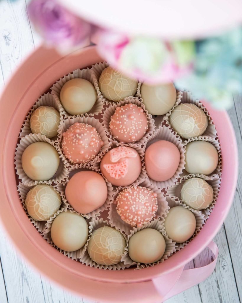 Rose and Chocolate Strawberry Boxes | Tasty Treats - Berryccino